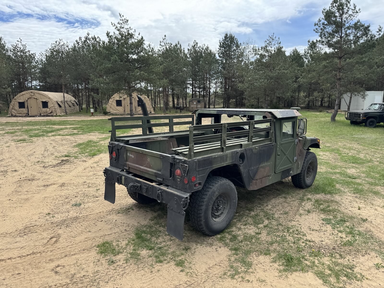 Driving fun with the US Army's legendary HMMWV SUVs - tankodromas.lt